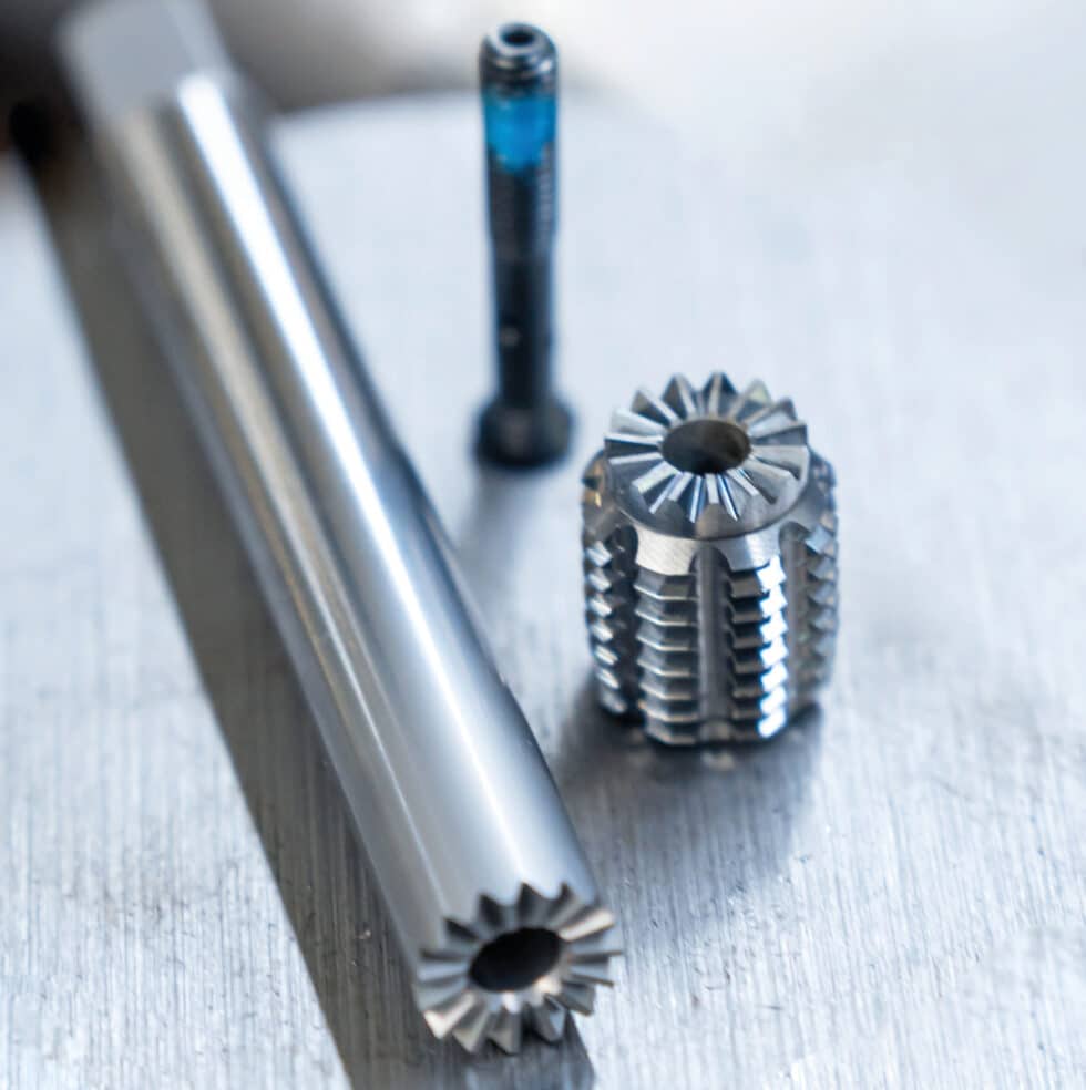 Threads for giants: Crane manufacturer relies on modular fluteless tap ...